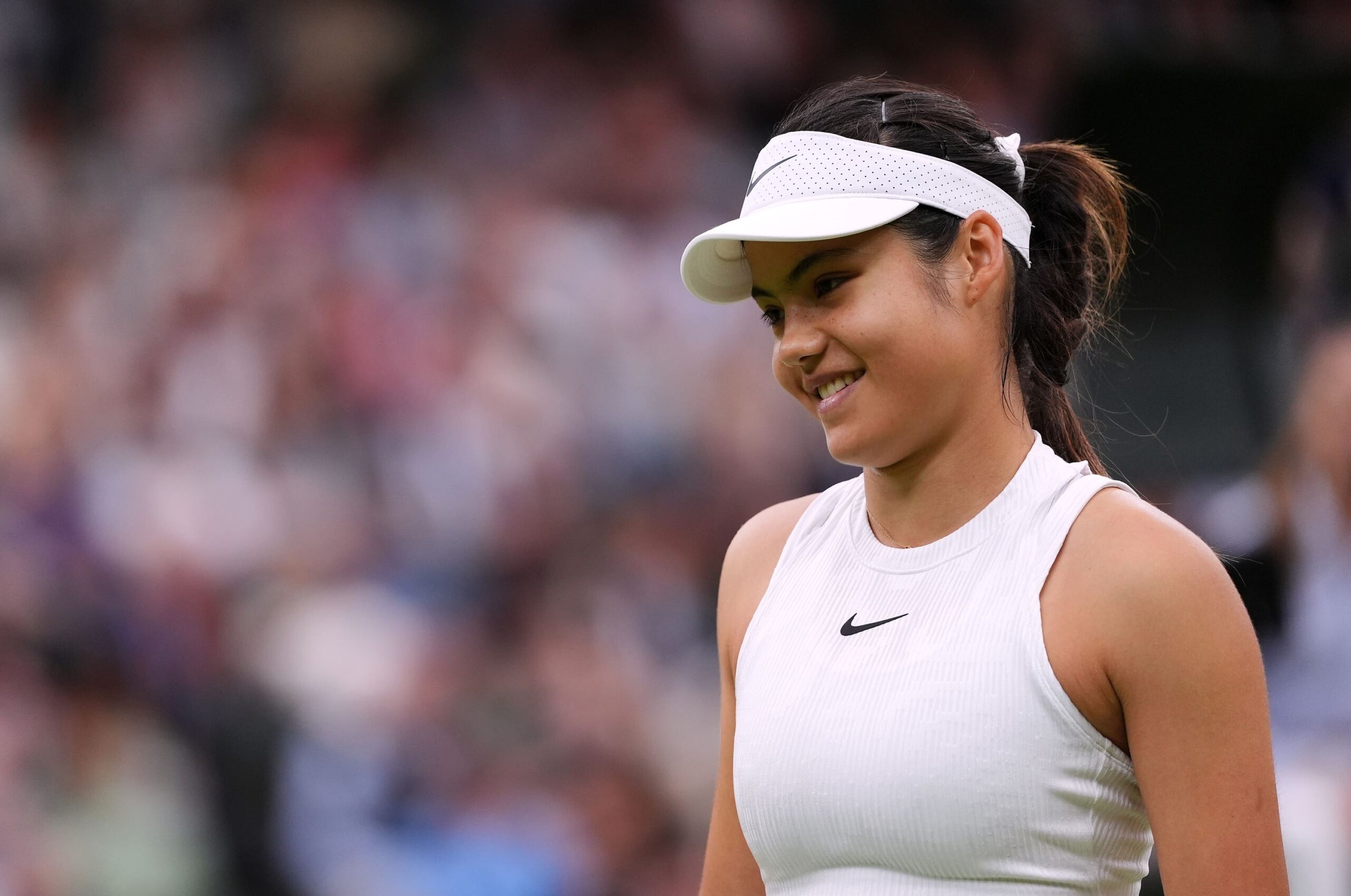 Emma Raducanu powers past Peyton Stearns to reach quarter-finals in ...